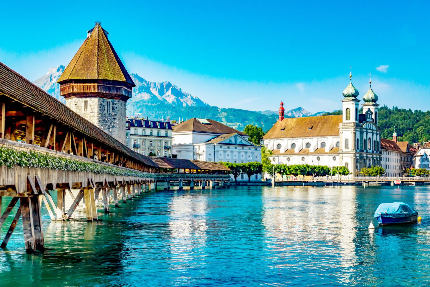 La Suisse, Pays de Lacs et de Montagnes.